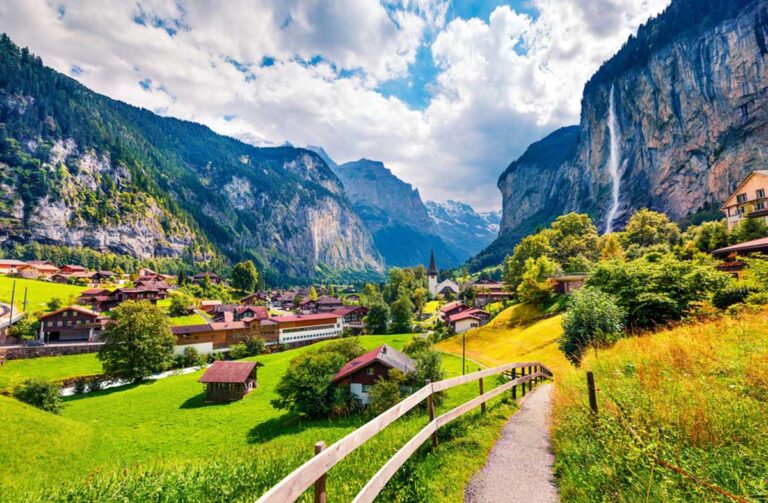 Ngôi làng Grindelwald đẹp như tranh vẽ ở Thụy Sĩ - Saco Travel
