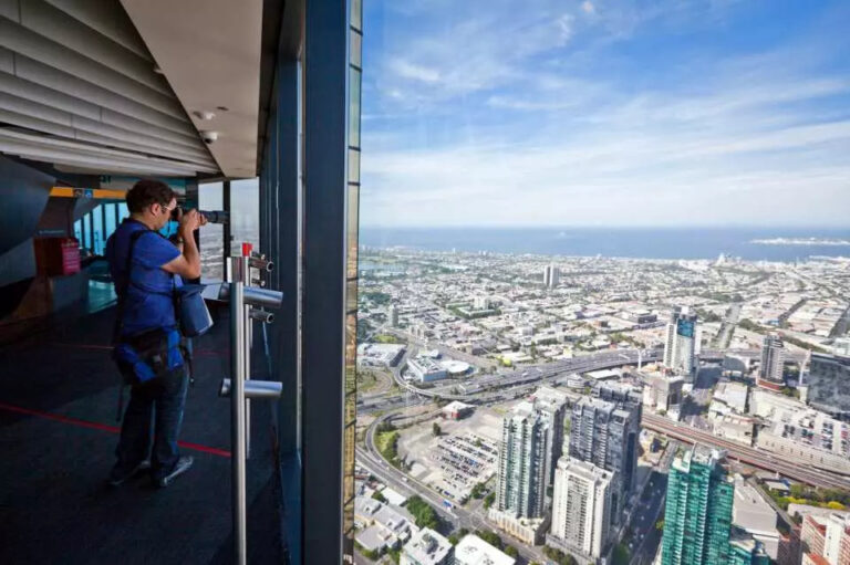 Tháp Eureka Skydeck 88 - nơi chiêm ngưỡng toàn cảnh Melbourne - Saco Travel